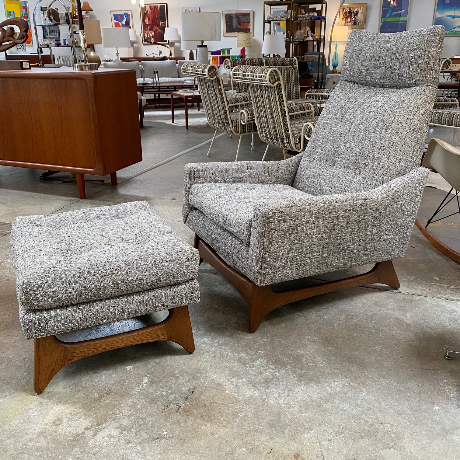 1960s Lounge Chair and Ottoman with Sculptural Walnut Legs at City ...